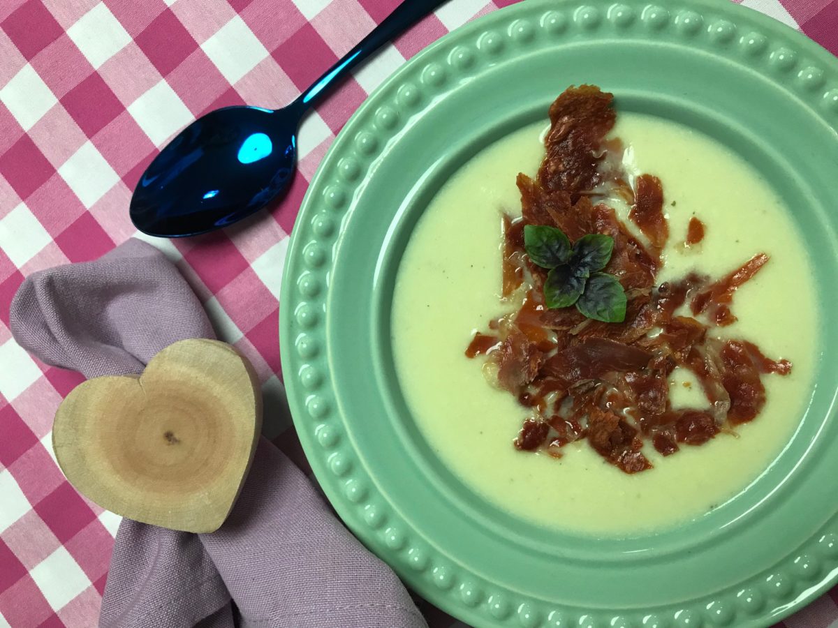 Creme de batata doce com crispy de parma - Casa da Caubi